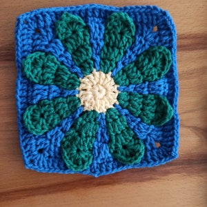 Set of 12 Crochet Retro Daisy Square Colourful,unjoined Flower Granny ...
