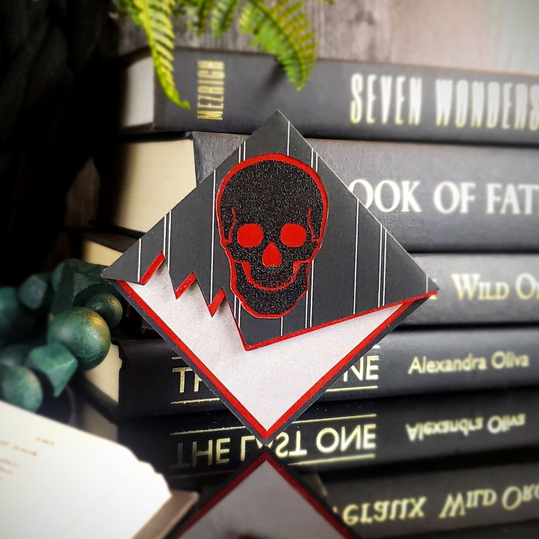 Black Skull Paper Corner Bookmark, Reader Gift, Personalized Bookmark ...