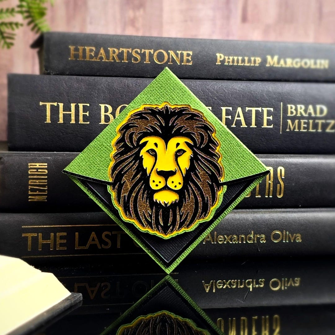 Regal Lion Corner Bookmark: Green Handmade Unique Book Lover Gift - Etsy