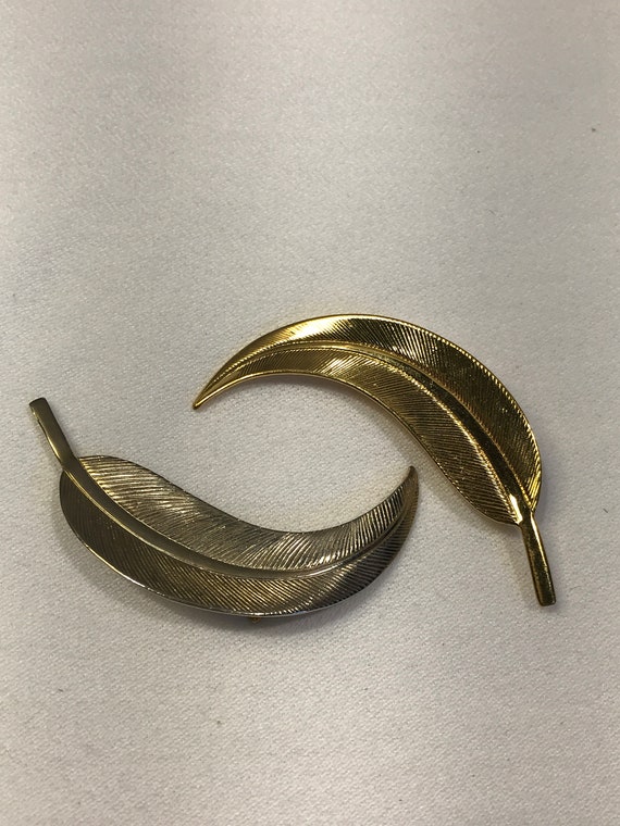 Vintage gold tone feather - Gem