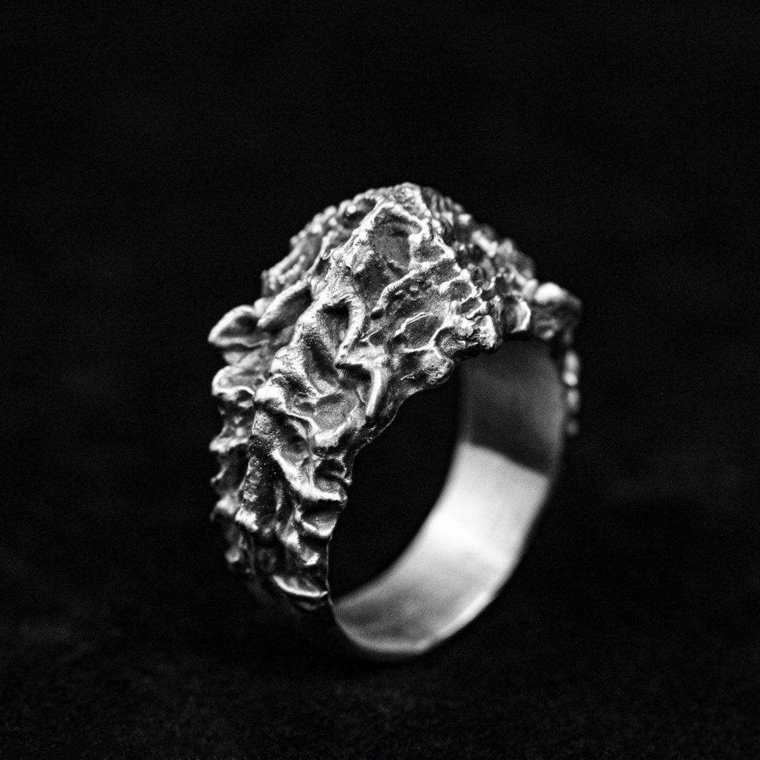 Broken Bone Corrosion Retro Ring Skull High Quality Totem Spine Tattoo ...