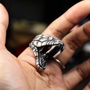 Black Mamba Snake Ring Handmade Fashion Realistic Snake Head Snake ...