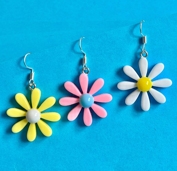 Daisy Beautiful Flower White Yellow & Pink Dangler | Etsy