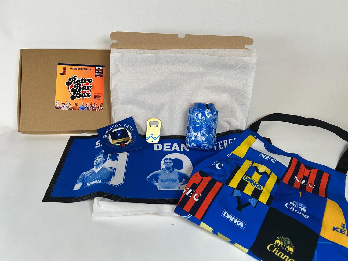 Everton - Retro Bar Box - the Perfect Time Capsule Gift Box for Footbal ...