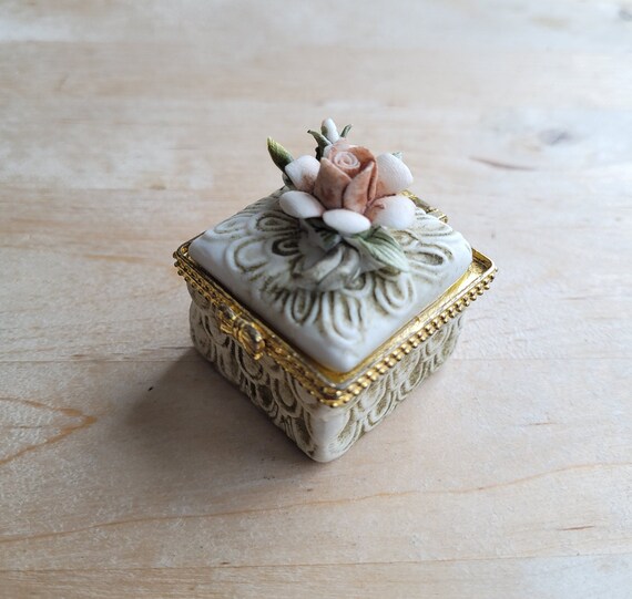 Capodimonte floral pill box, vintage square hinged sm… - Gem