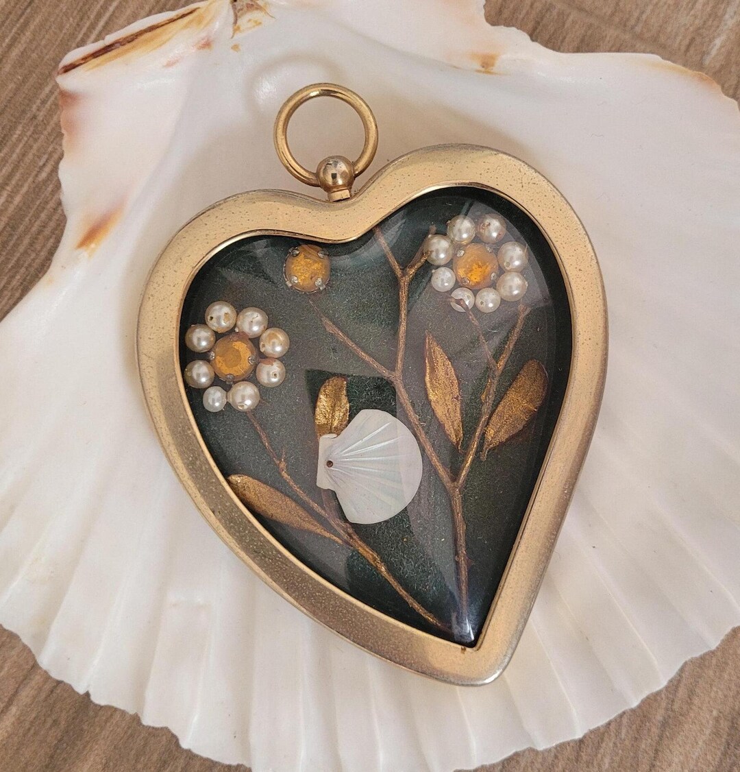 Vintage Heart Frame Wall Hanging W/ Floral & Art Work, Small Golden ...