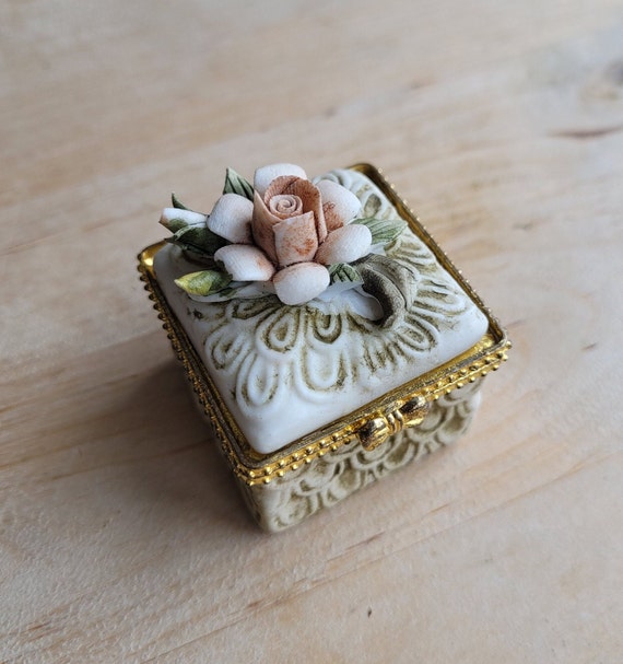 Capodimonte floral pill box, vintage square hinged sm… - Gem