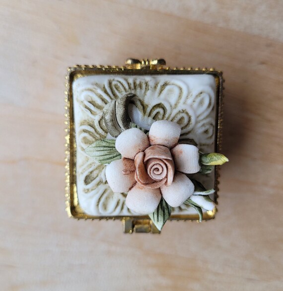Capodimonte floral pill box, vintage square hinged sm… - Gem