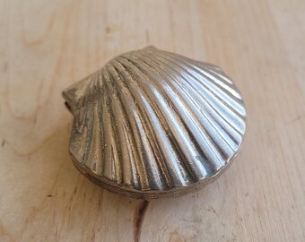 Clam Shell Ring Box - Etsy