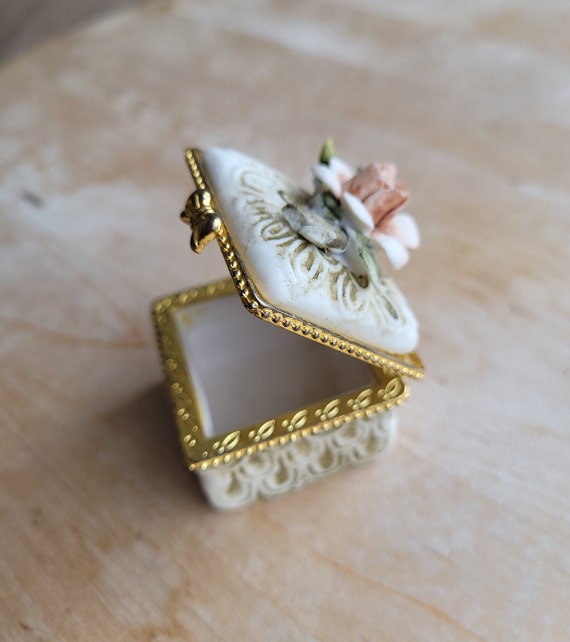 Capodimonte floral pill box, vintage square hinged sm… - Gem