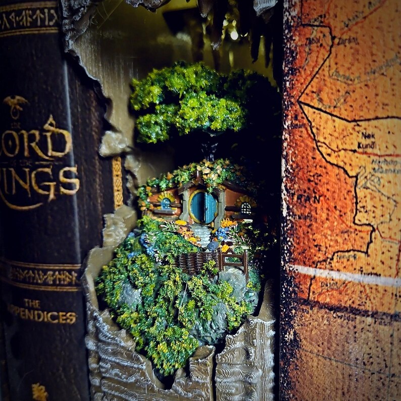 Hobbit House Book Nook, Lord of the Rings Decor, Bag End Diorama ...