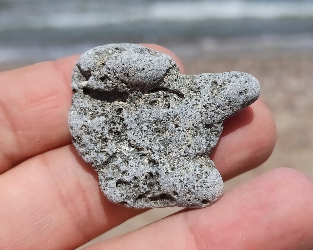 Beach Stone Face, Smiling Stone, Stone Smile Face, Sea Stone With A ...