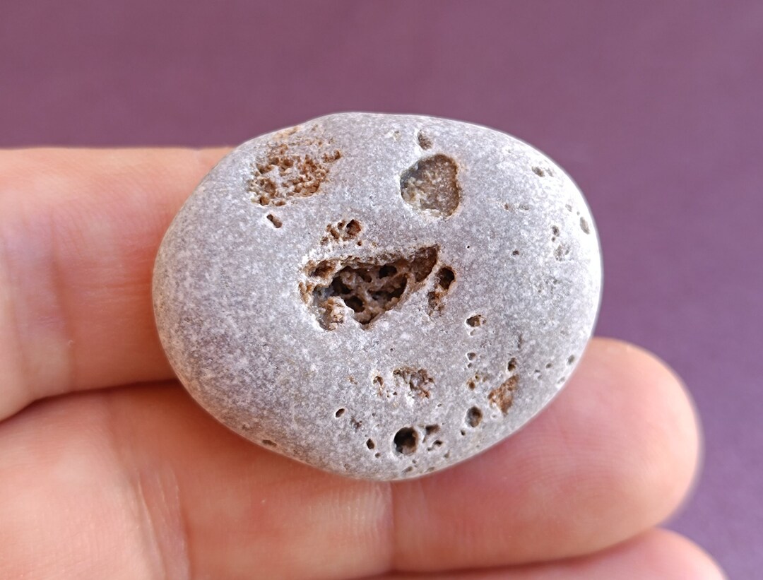 Beach Stone Face, Smiling Stone, Stone Smile Face, Sea Stone With A ...