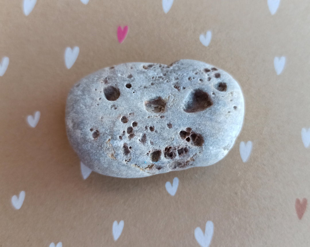 Beach Stone Face, Smiling Stone, Stone Smile Face, Sea Stone With A ...