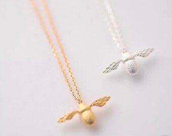 Gold Bee Necklace - Etsy