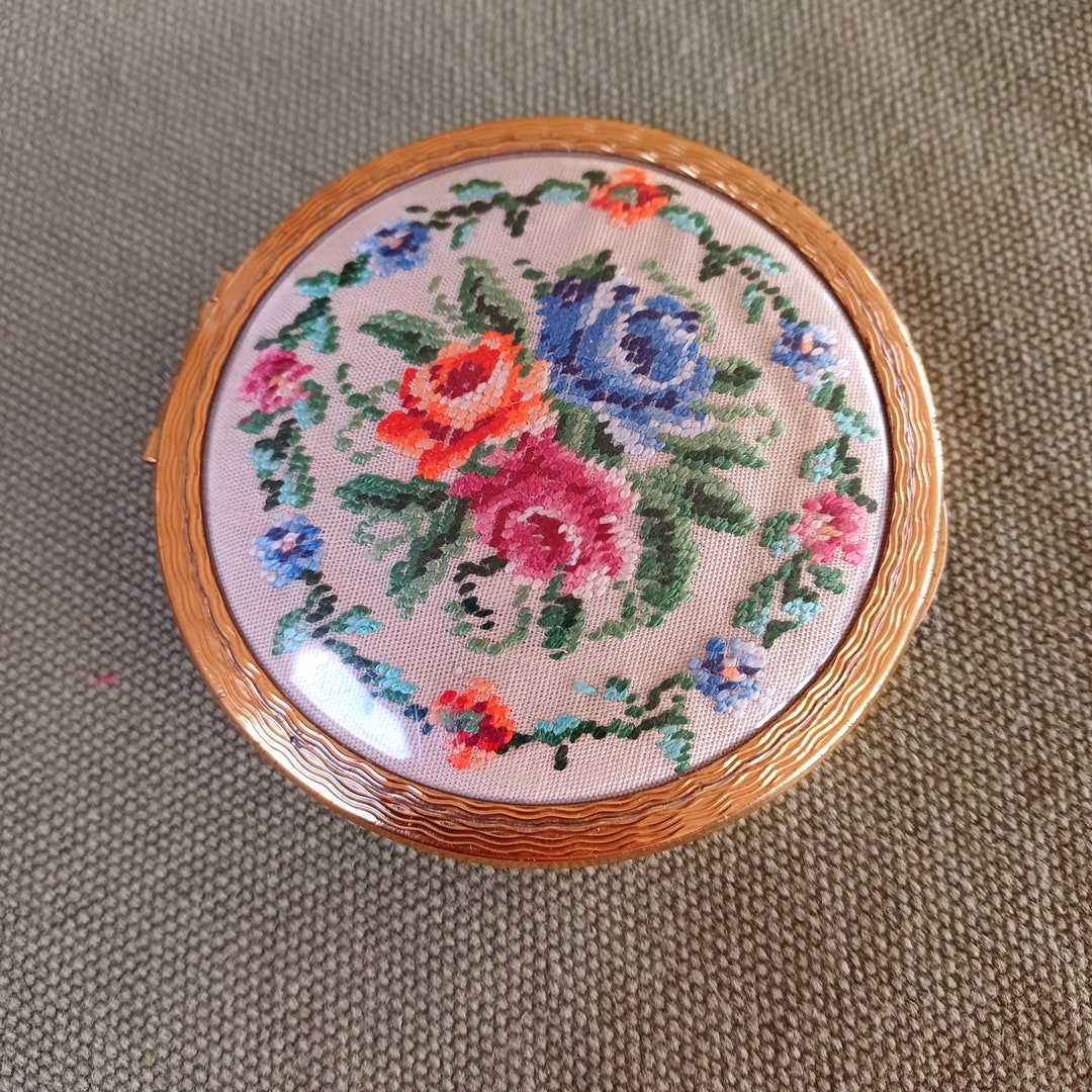 KIGU Vintage Compact, Petit Point Compact, Needlepoint Compact, Floral ...