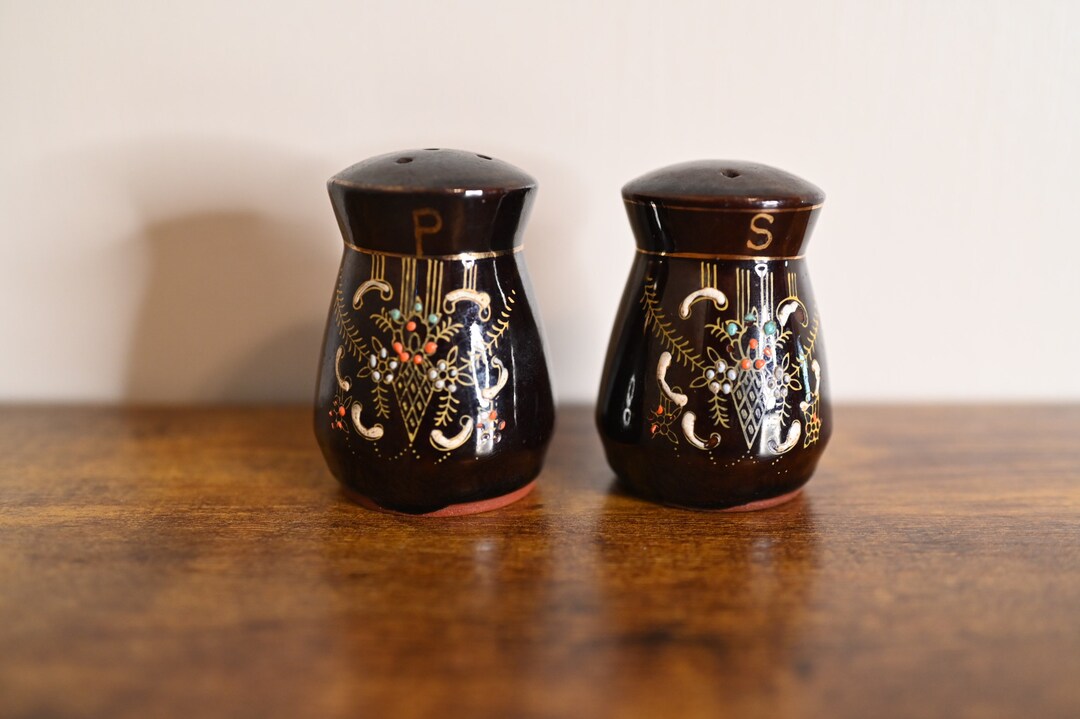 Vintage Japanese Redware Moriage Hand Painted Salt & Pepper Shaker Set ...