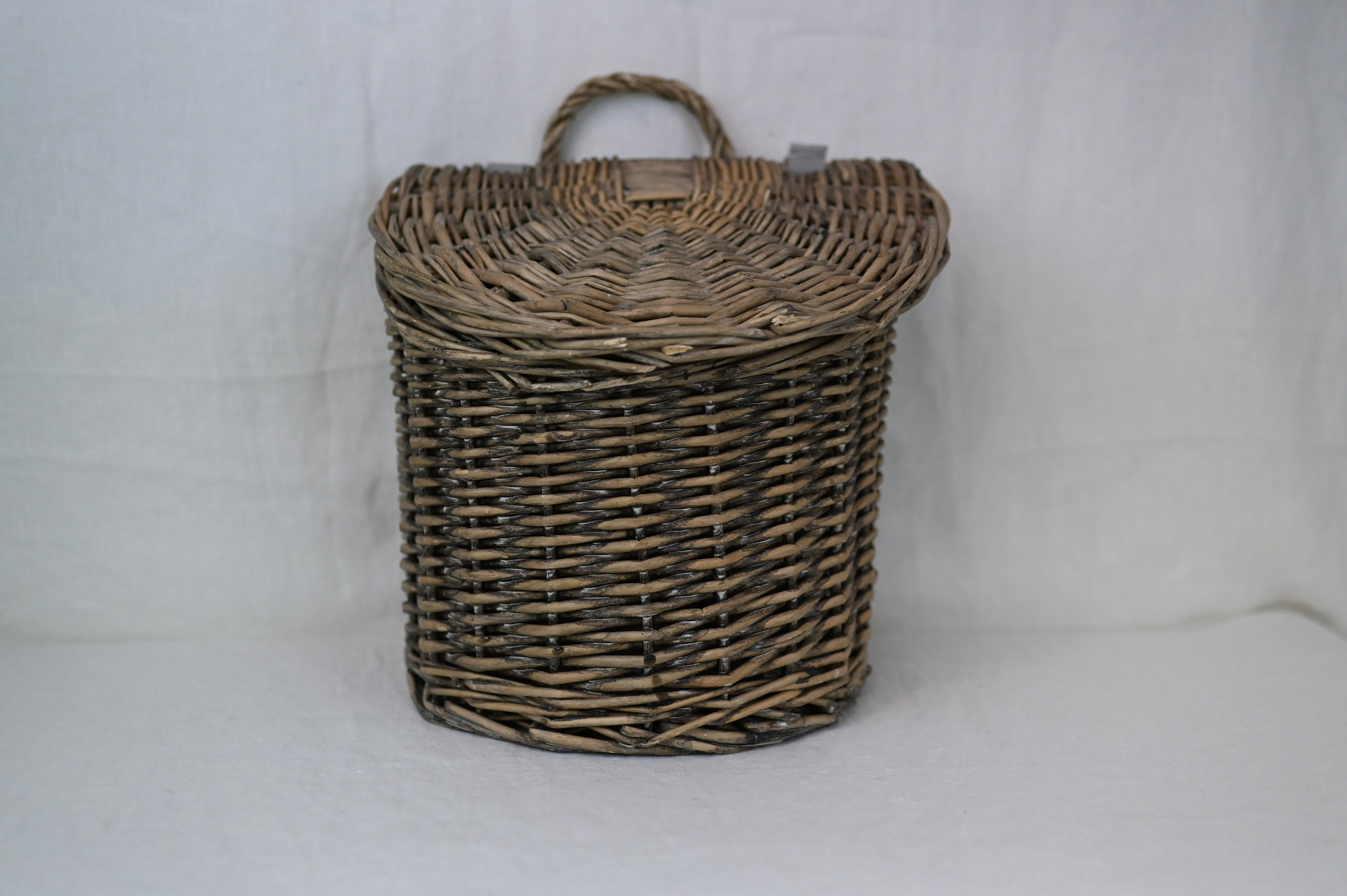 Vintage Flat Back Wall Basket With Lid - Etsy