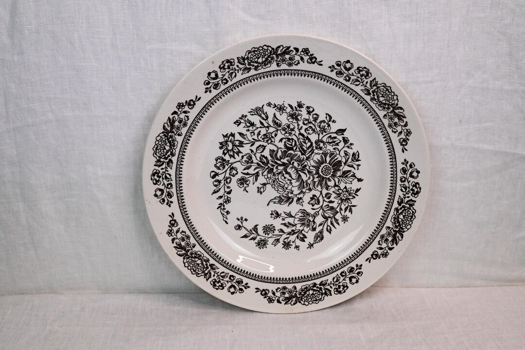 Vintage Cavalier Royal China Sussex Ironstone Ivory and Brown 10" Plate ...