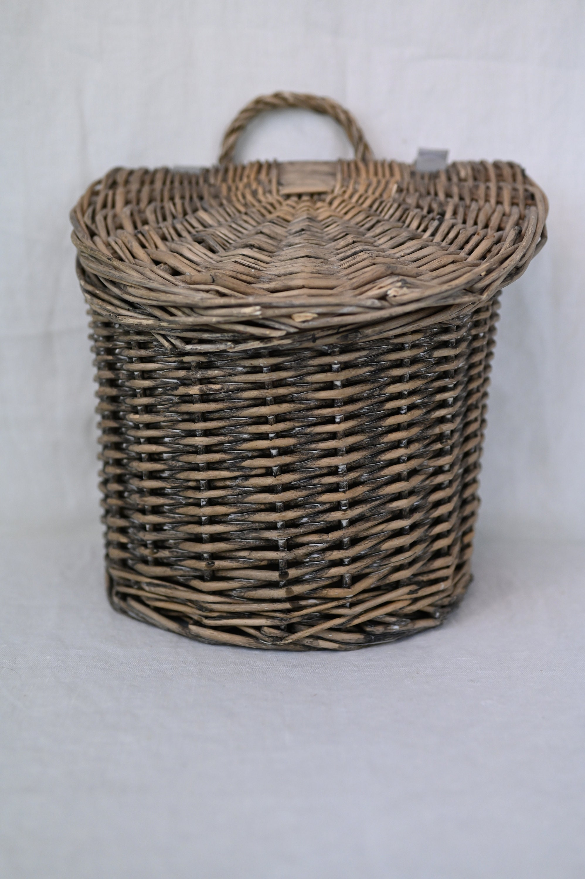 Vintage Flat Back Wall Basket With Lid - Etsy