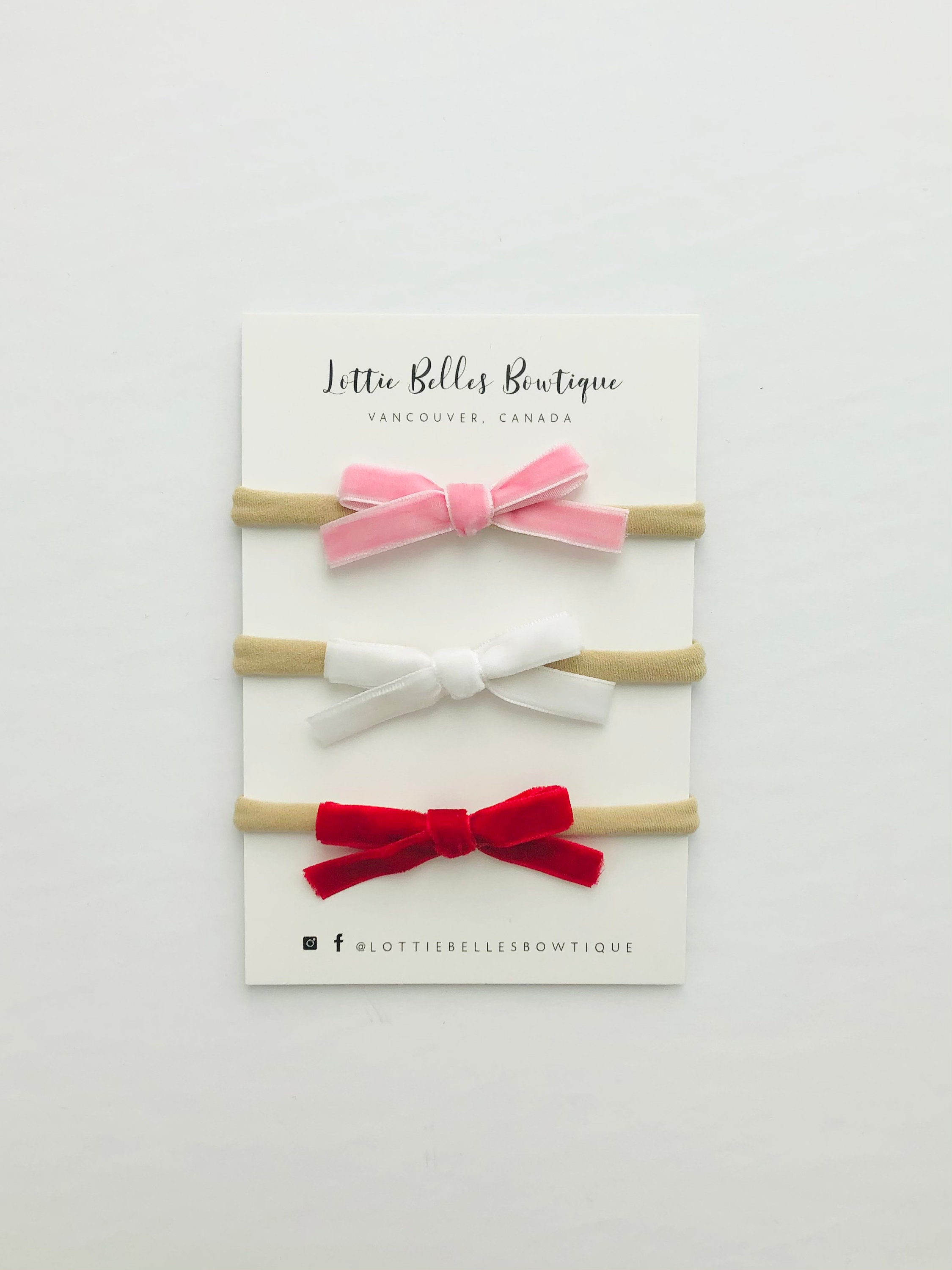 Itty bitty velvet bow 3 pack Newborn baby bows - Etsy.de