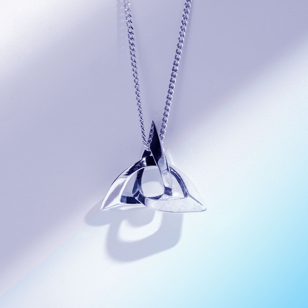 Triquetra Geometric Pendant/ Minimalist Math Jewelry/ Modern Necklace ...