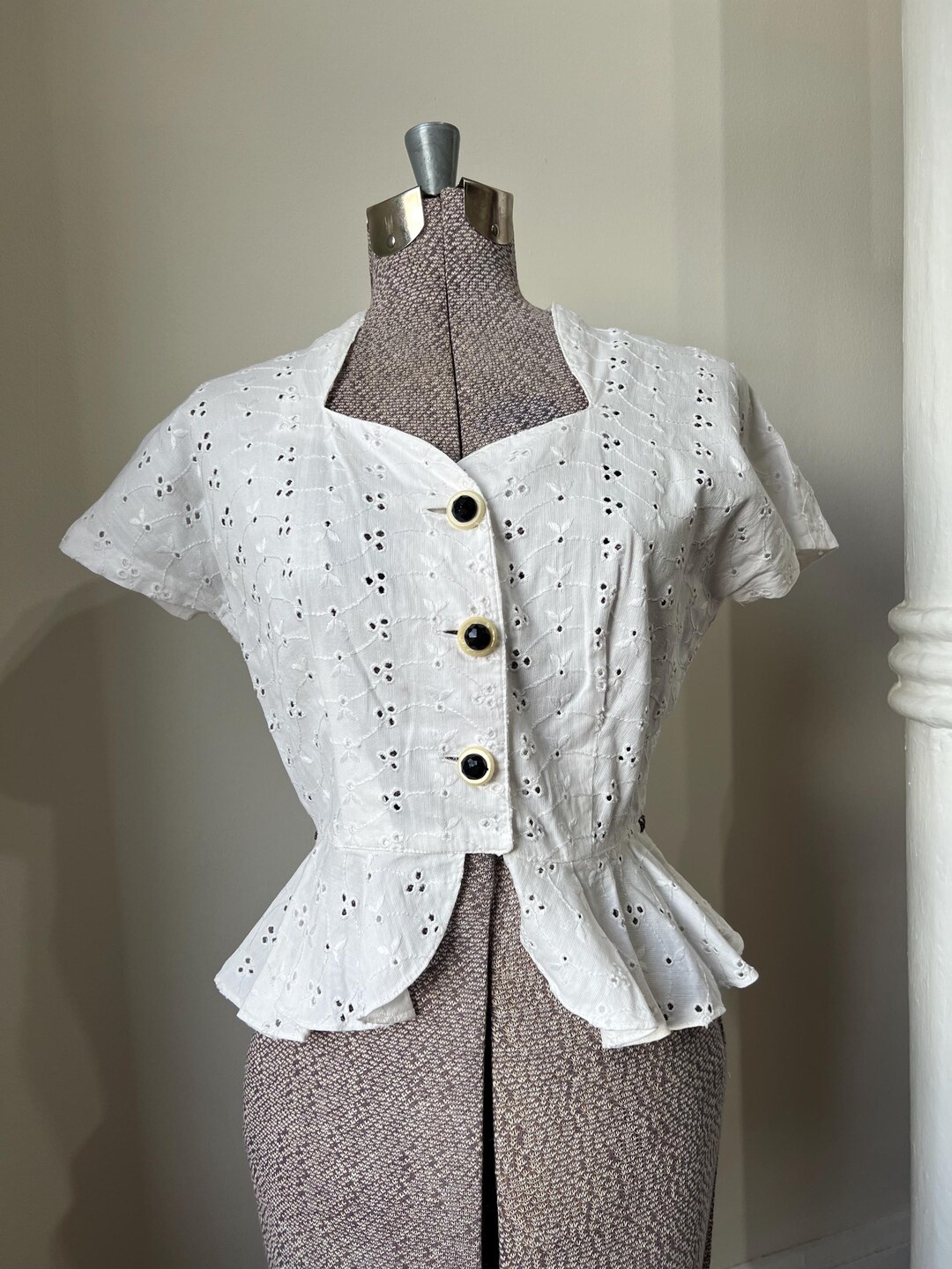 Late 40s/ Early 50s Vintage White Cotton Eyelet Peplum Blouse With ...