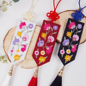 Norigae, Beautiful Korean Traditional Knot Hanbok Accessory, Flower ...