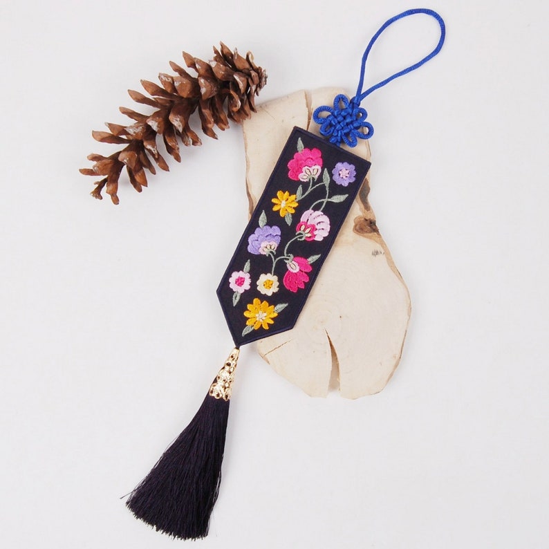 Norigae, Beautiful Korean Traditional Knot Hanbok Accessory, Flower ...