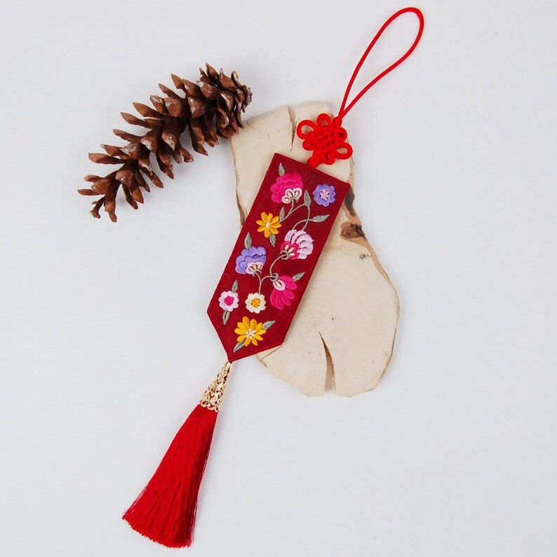 Norigae, Beautiful Korean Traditional Knot Hanbok Accessory, Flower ...