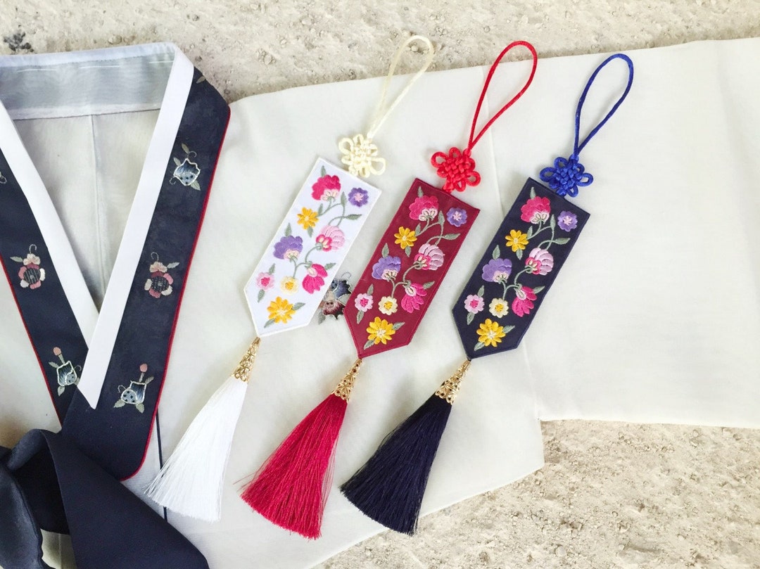 Norigae, Beautiful Korean Traditional Knot Hanbok Accessory, Flower ...
