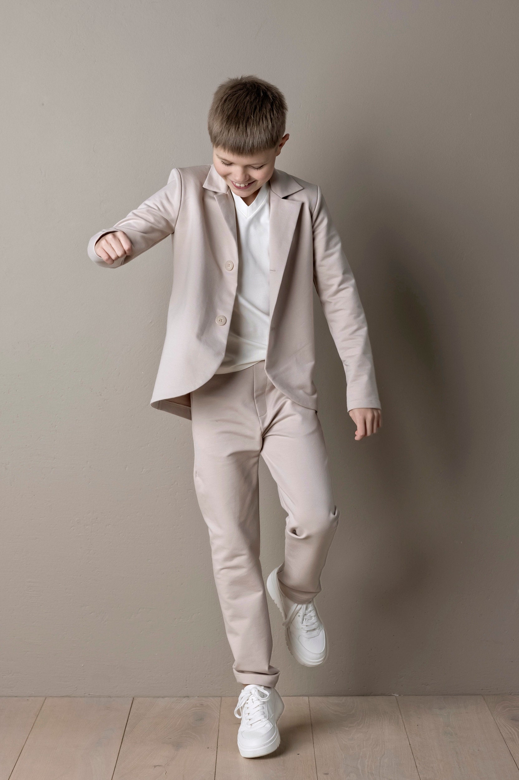 4-piece Beige Boys Suit, Boy Wedding Suit, Jacket, Pants, Shorts and T ...