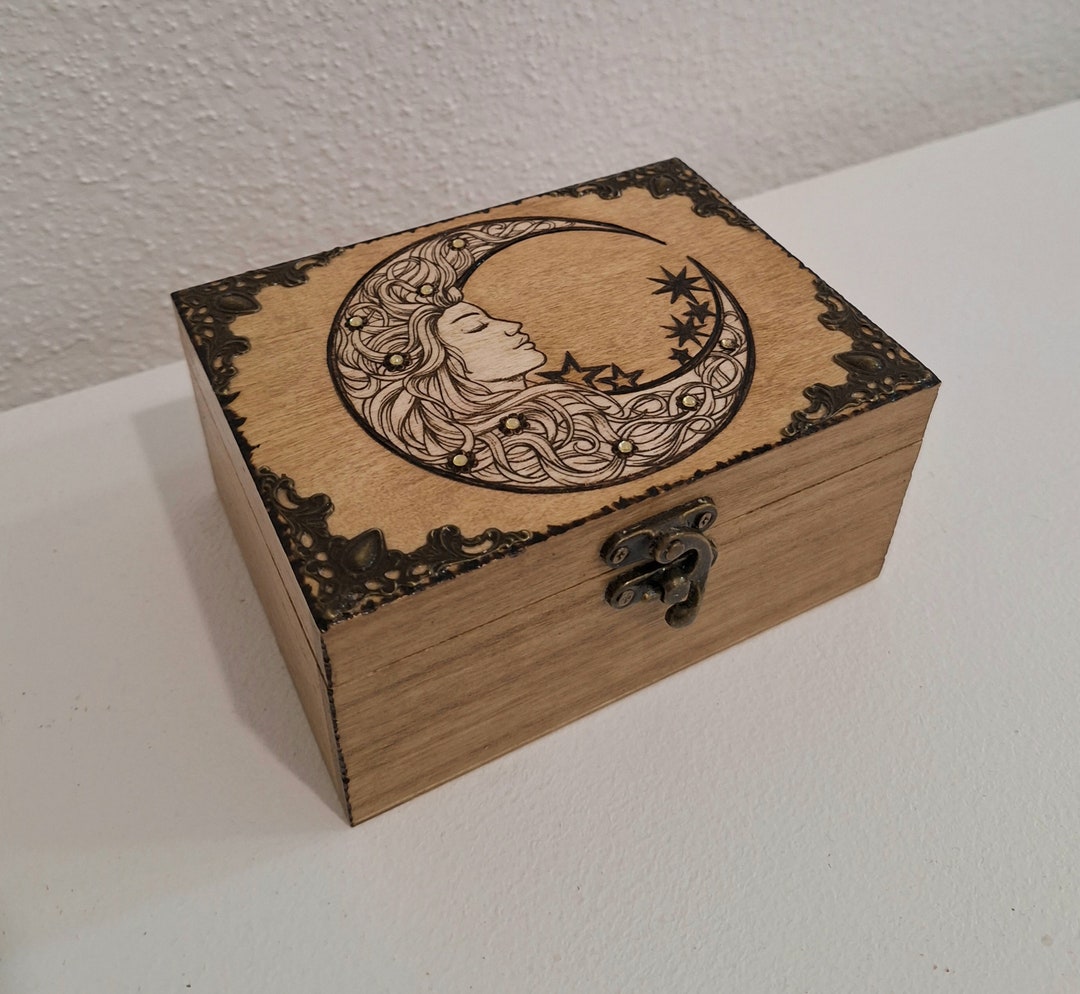 Box Engraved With a Moon Representing a Woman Feminine - Etsy