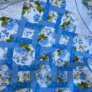 Spring Garden Twist QUEEN SIZE Quilt Kit, Hydrangea Quilt Fabric, Blue ...