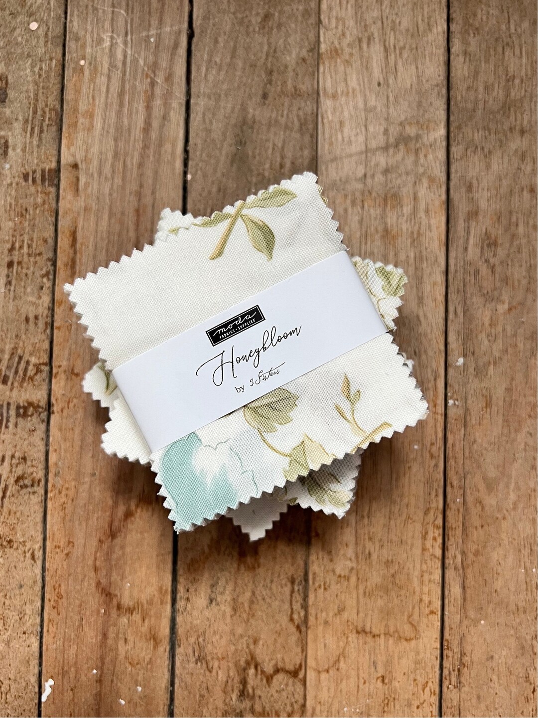 Honeybloom MINI Charm Pack, 2.5 Fabric Squares, 3 Sisters Quilting Fabric, Traditional Moda ...
