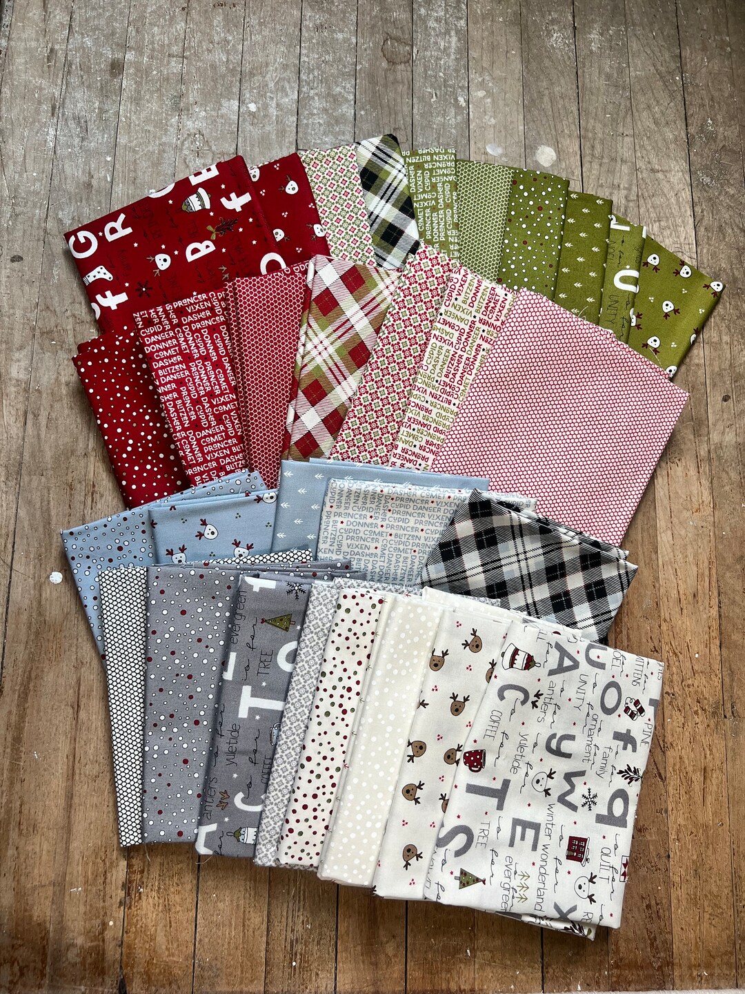 On Dasher Fat Quarter Bundle, Christmas Fabric Bundle, 32 Fat Quarters ...