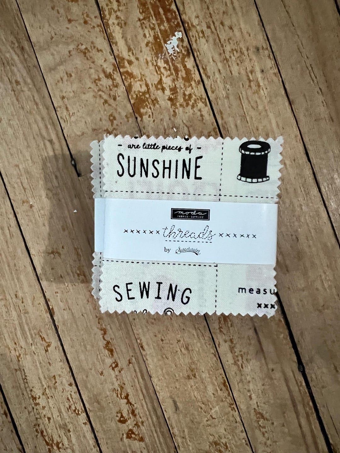 Threads MINI Charm Pack, 2.5" Fabric Squares, Sweetwater Quilt Fabric ...