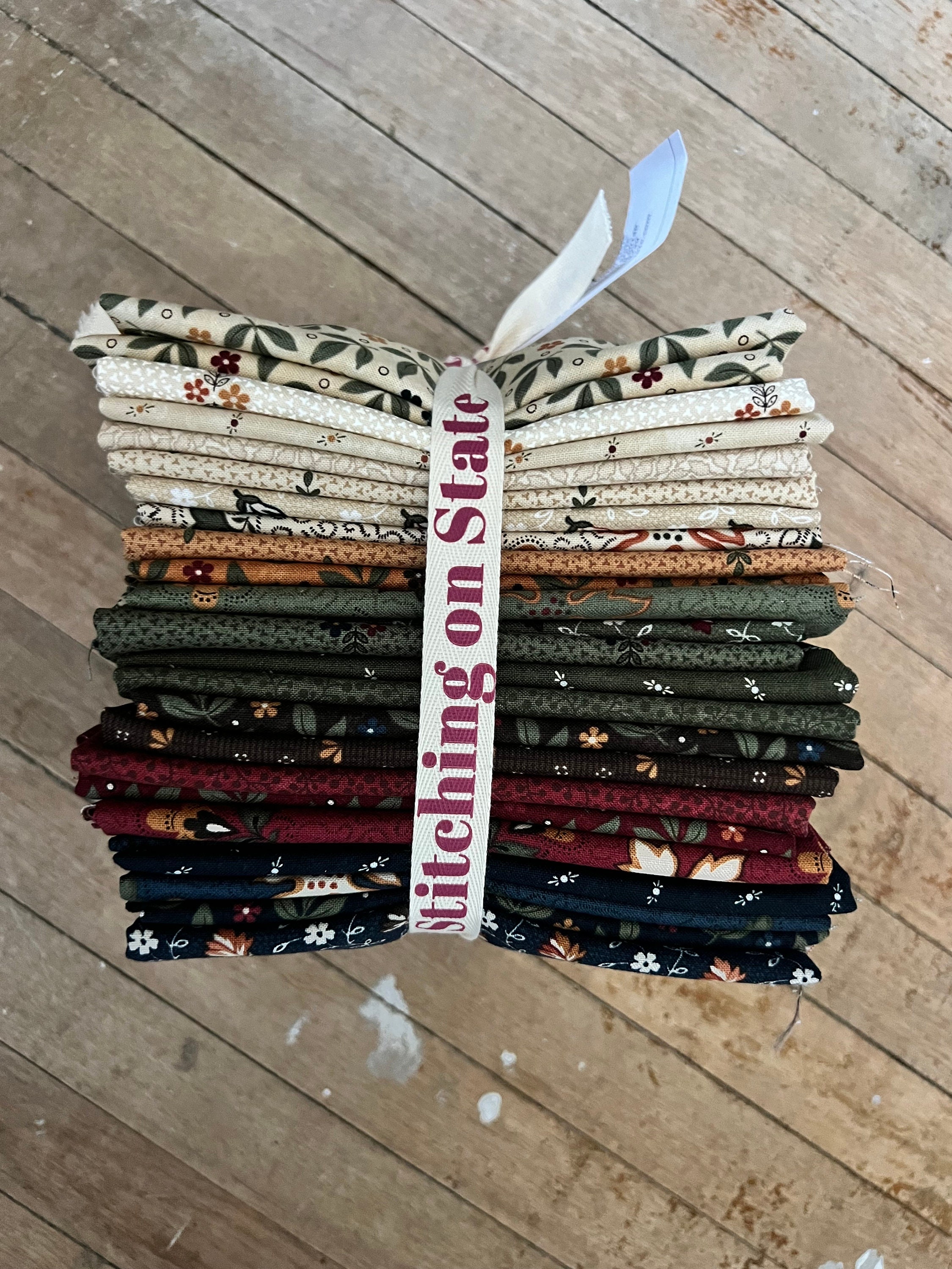 Fluttering Leaves Fat Quarter Bundle by Kansas Troubles 24 Fat Quarter ...