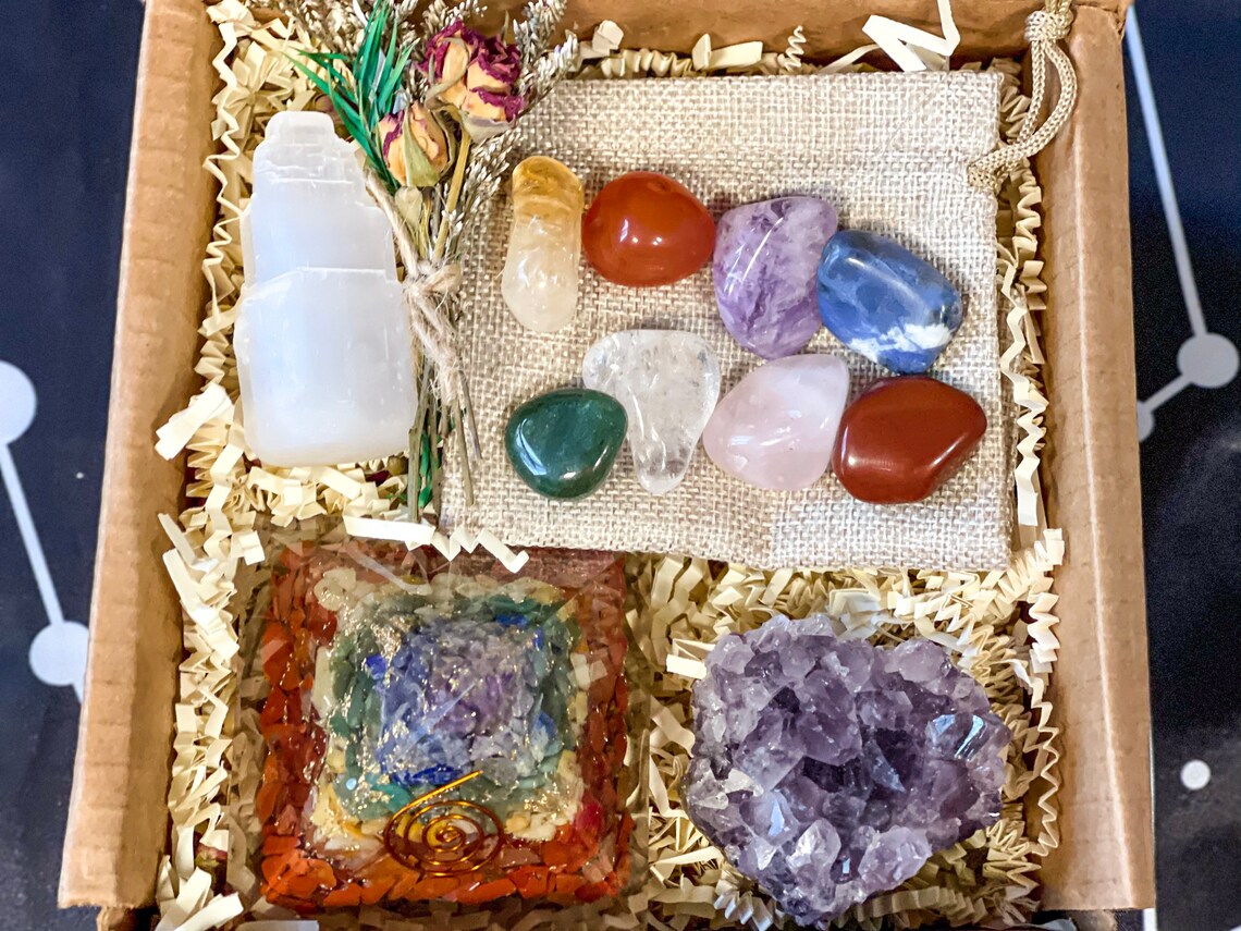 Deluxe Starter Crystal Kit, Beginners Crystal Set With Chakra Pyramid ...