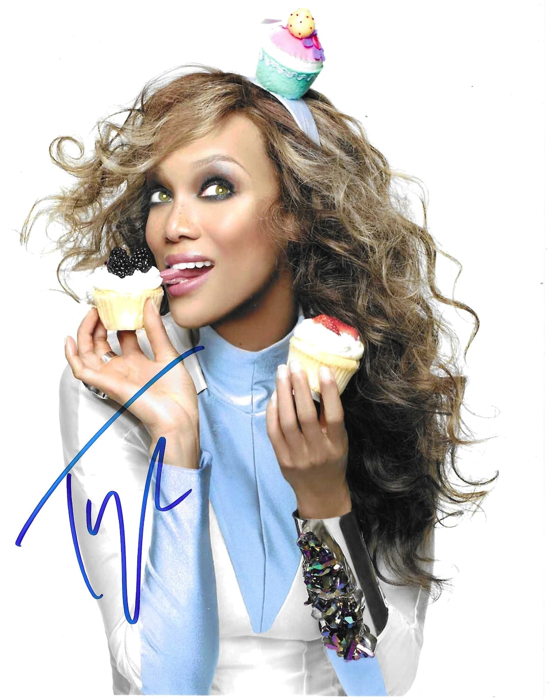 Tyra Banks, Signed 8x10 Photo - Etsy