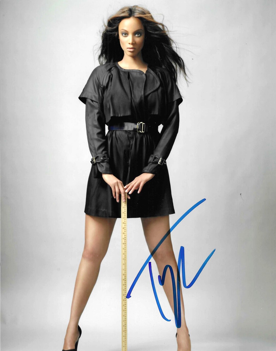 Tyra Banks, Signed 8x10 Photo - Etsy