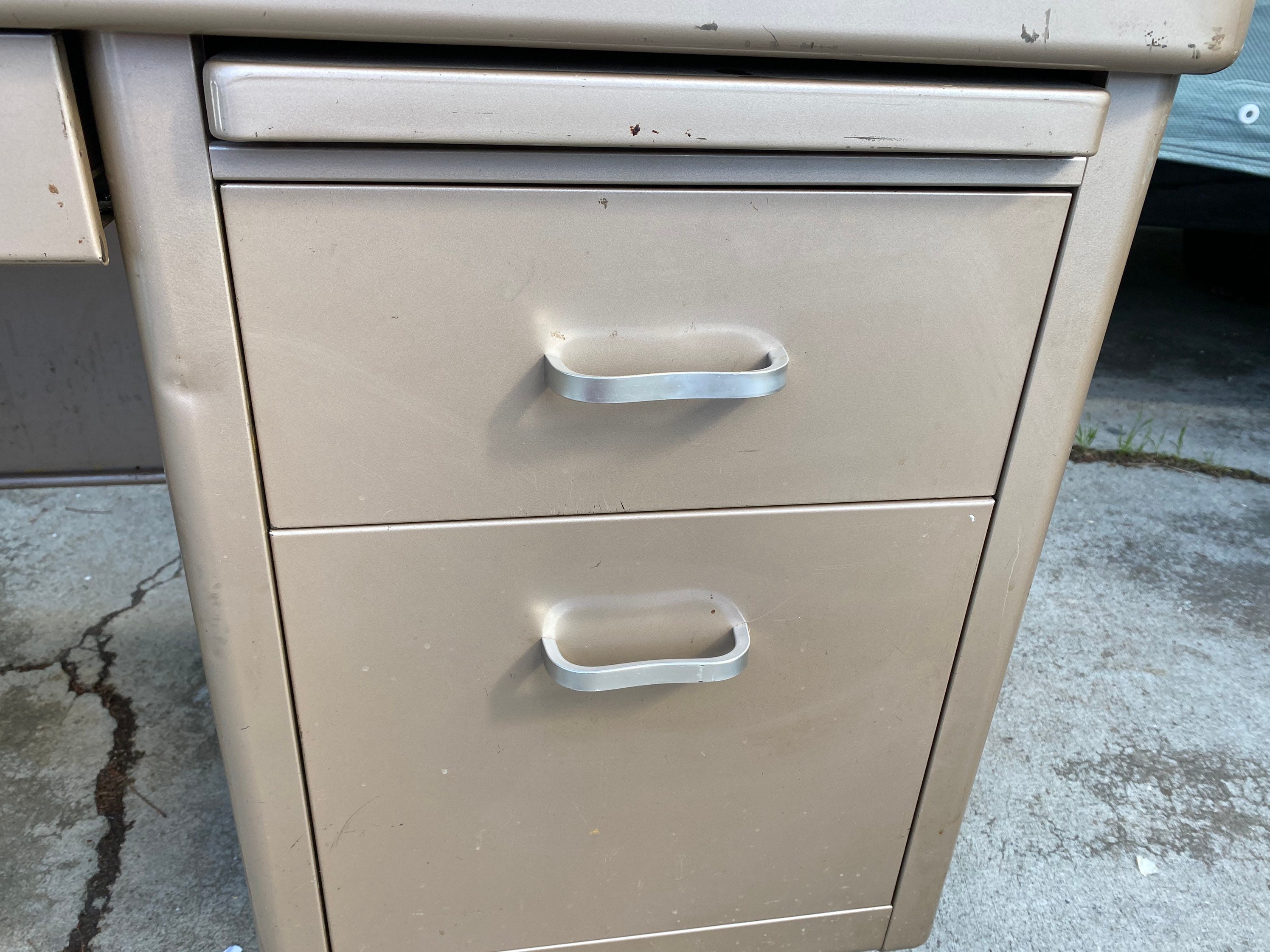 Steelcase Vintage Metal Tanker Desk - Etsy