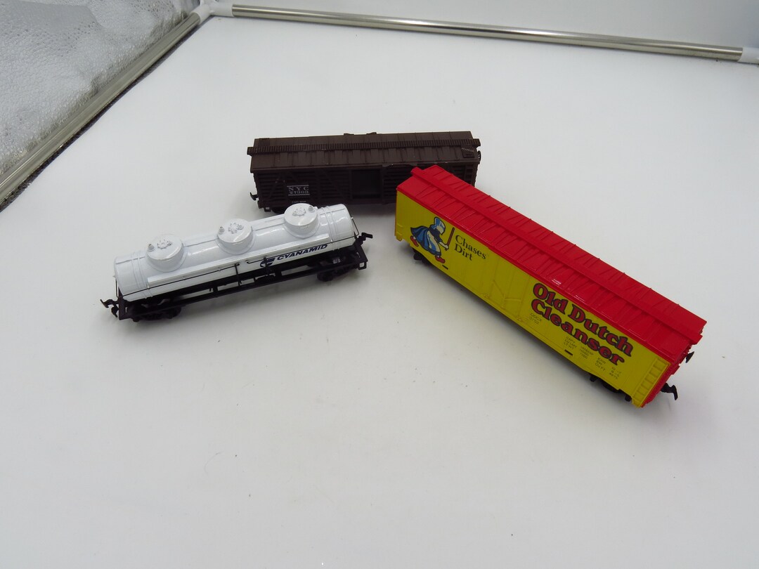 Life-like HO Cattle Car, Tyco HO Old Dutch Cleaner Box Car, Bachmann HO ...