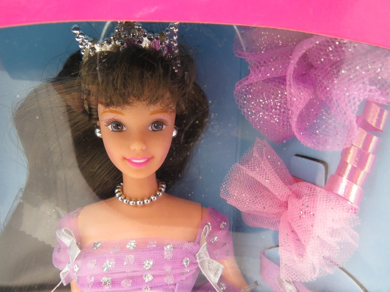 Pretty Choices Barbie - Her Comb is Detached From Holder but is in the ...