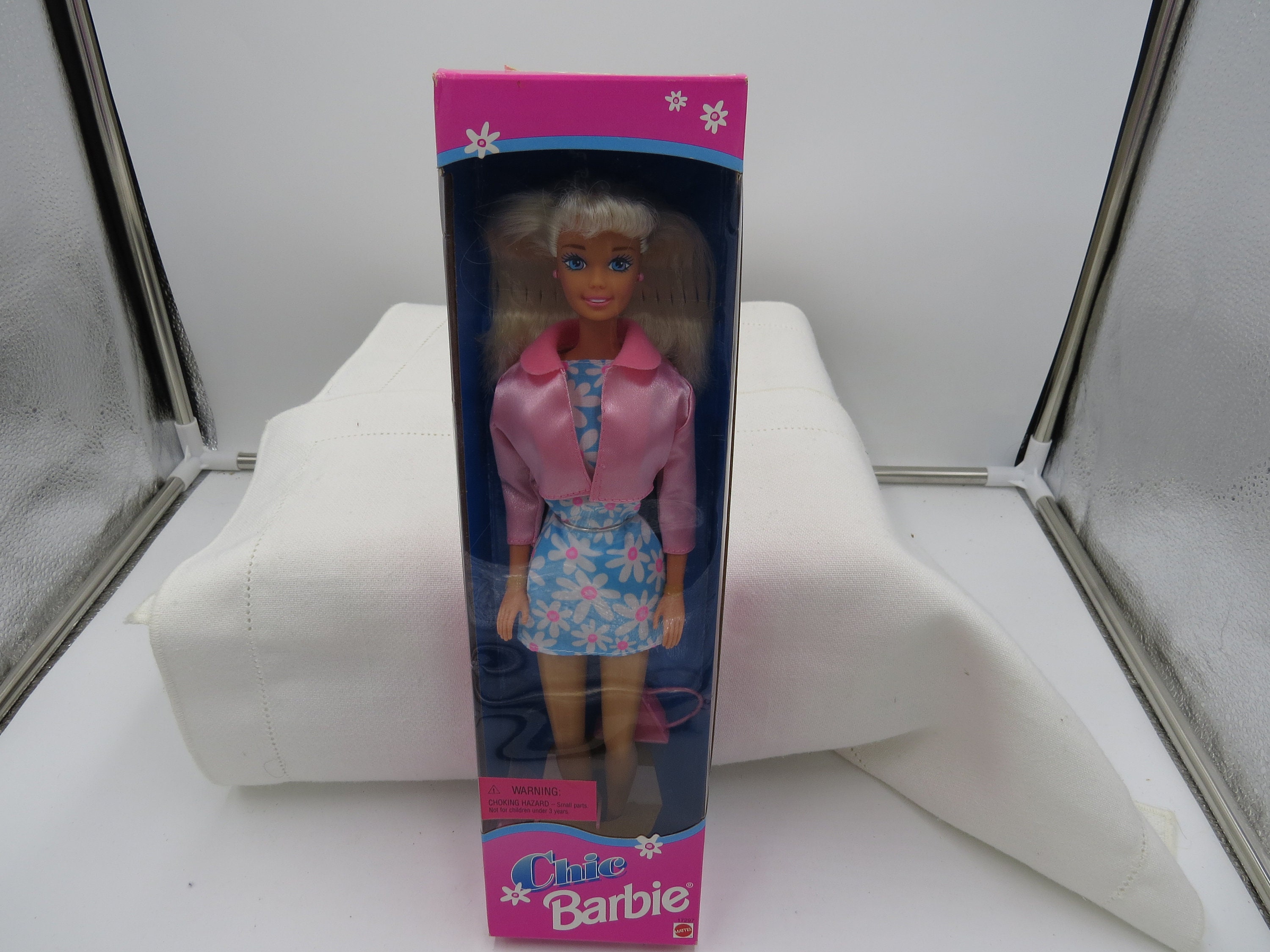 Barbie - Chic Barbie - - Sun Glasses and Purse Have Become Detached but ...