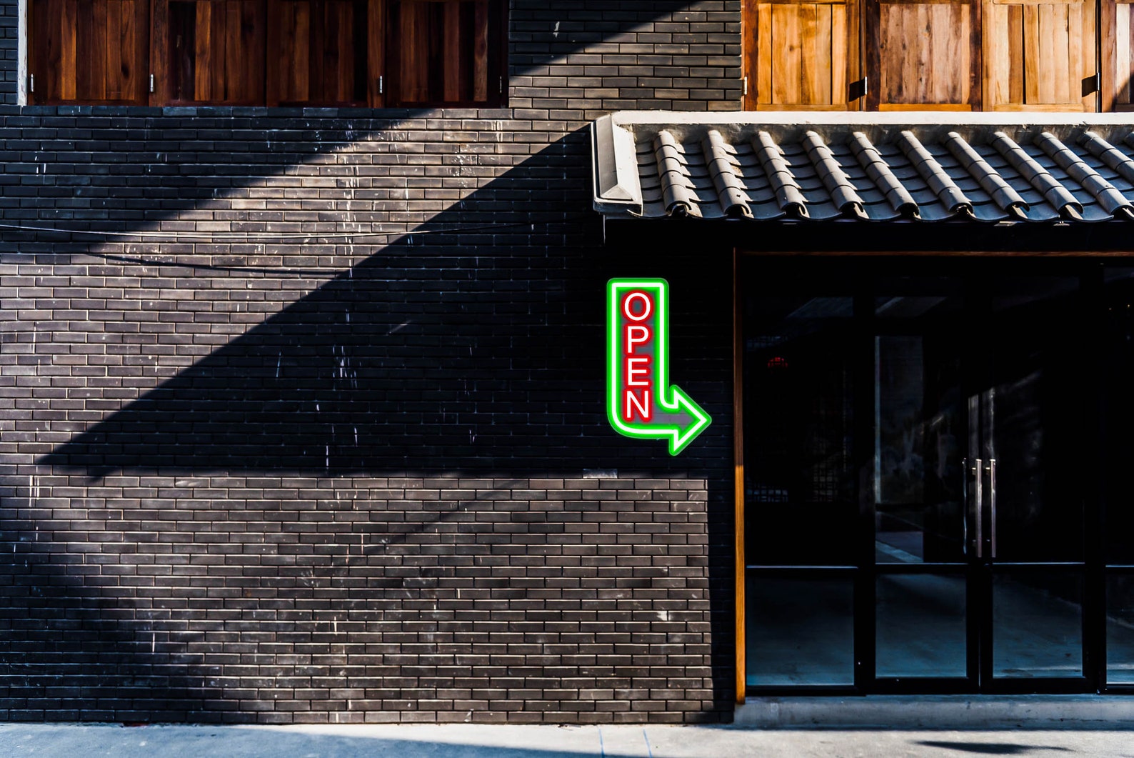 Vertical LED Sign Weatherproof Arrow Sign, Neon Storefront Sign Outdoor ...