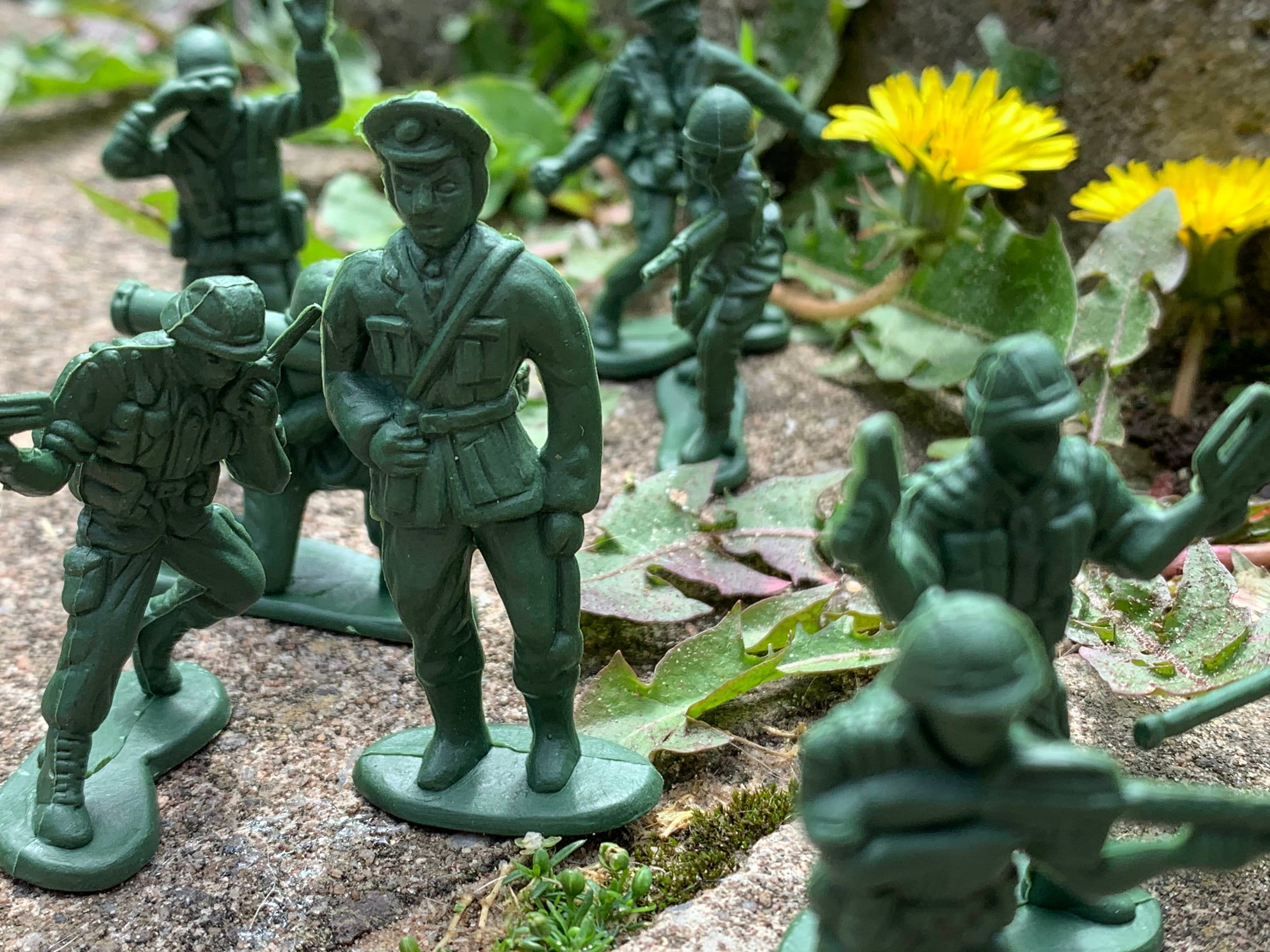 24 juguetes de plástico soldados para los juegos de guerra | Etsy