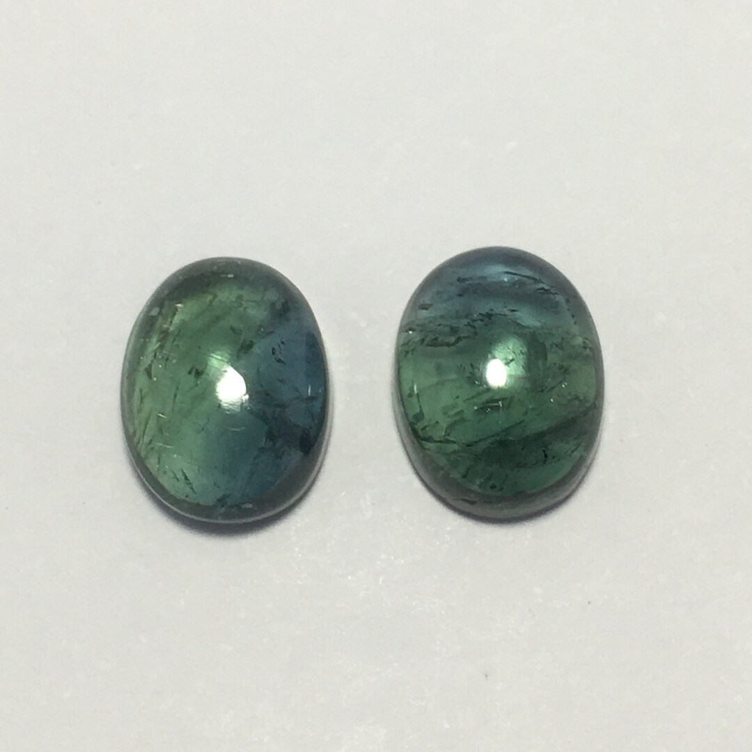 Precioso cabujón de turmalina verde piedra preciosa par natural forma ...