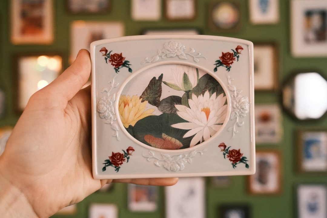 3x4 Horizontal Oval Opening Light Blue Ceramic Avon Frame / Floral ...