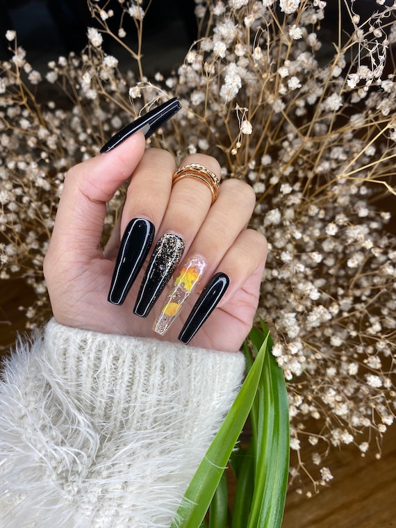 Short coffin nails designs store